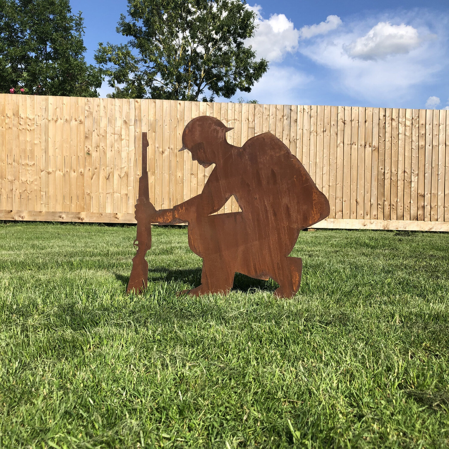 Kneeling Army Soldier Silhouette Garden Decoration