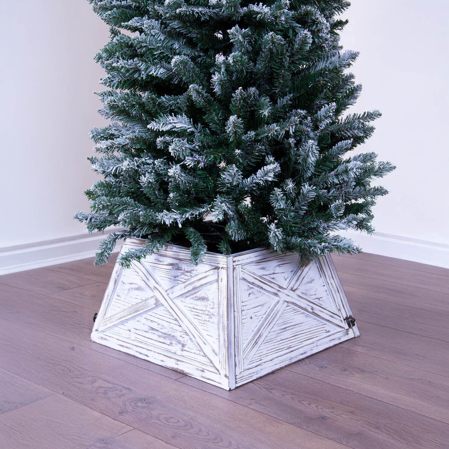 Small Wooden Trapezoid Christmas Tree Skirt
