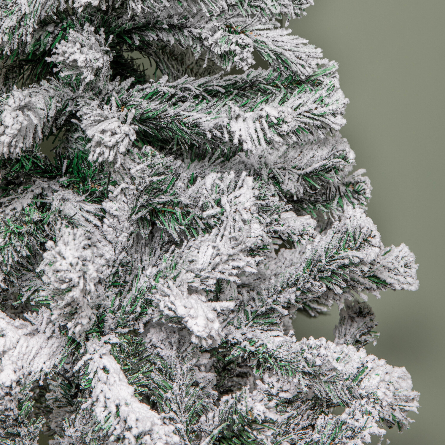 4ft Snow Flocked Christmas Tree with 177 Tips