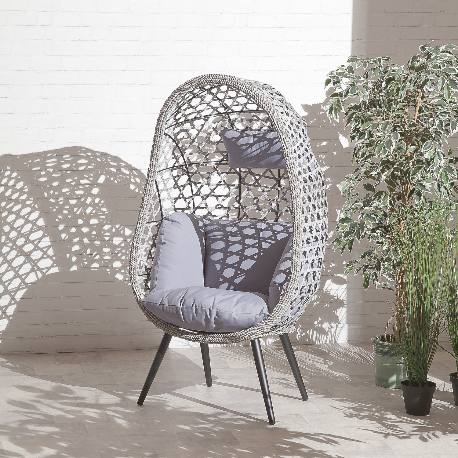 Suntime Single Naples Standing Rattan Chair