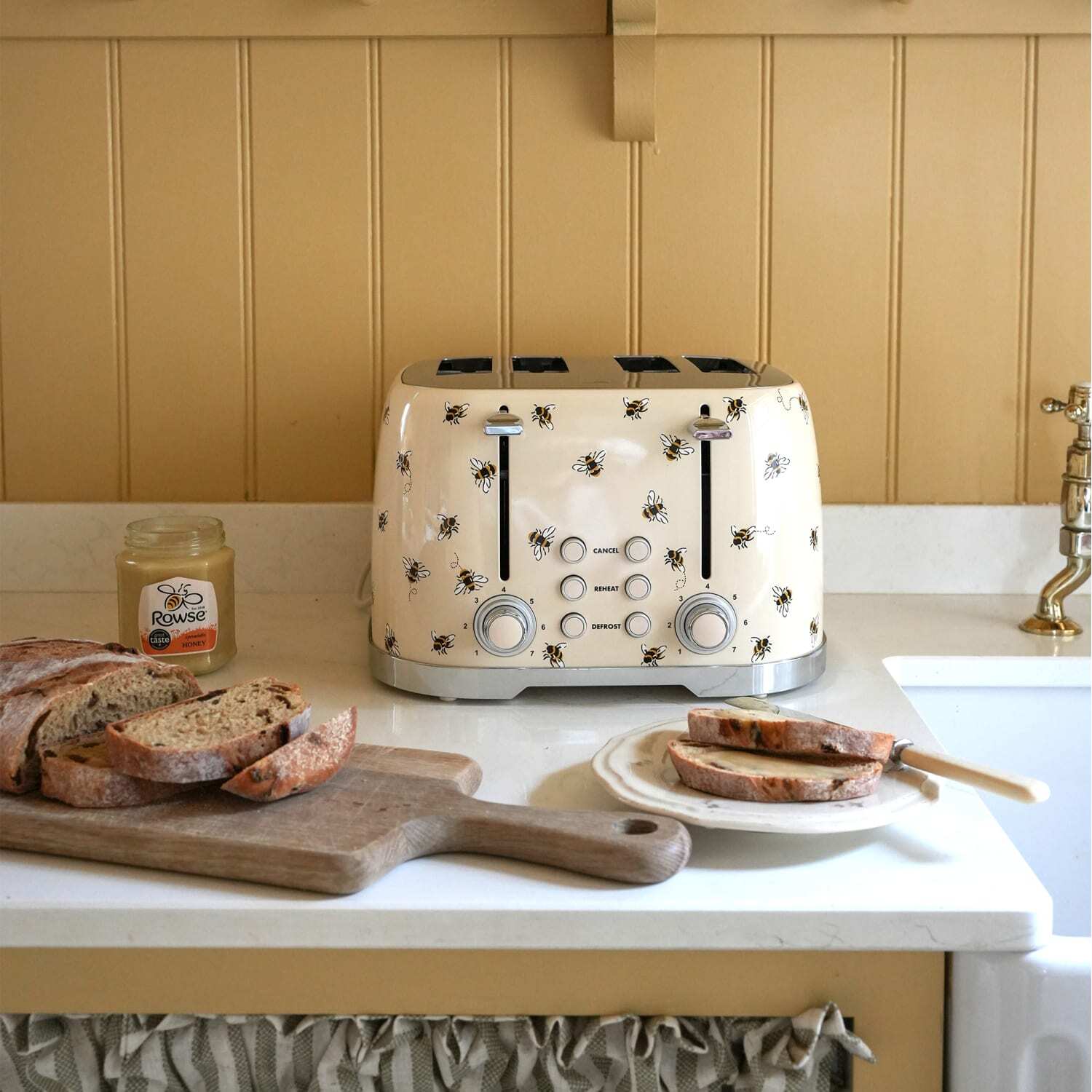 4 Slice Toaster Cream with Bees