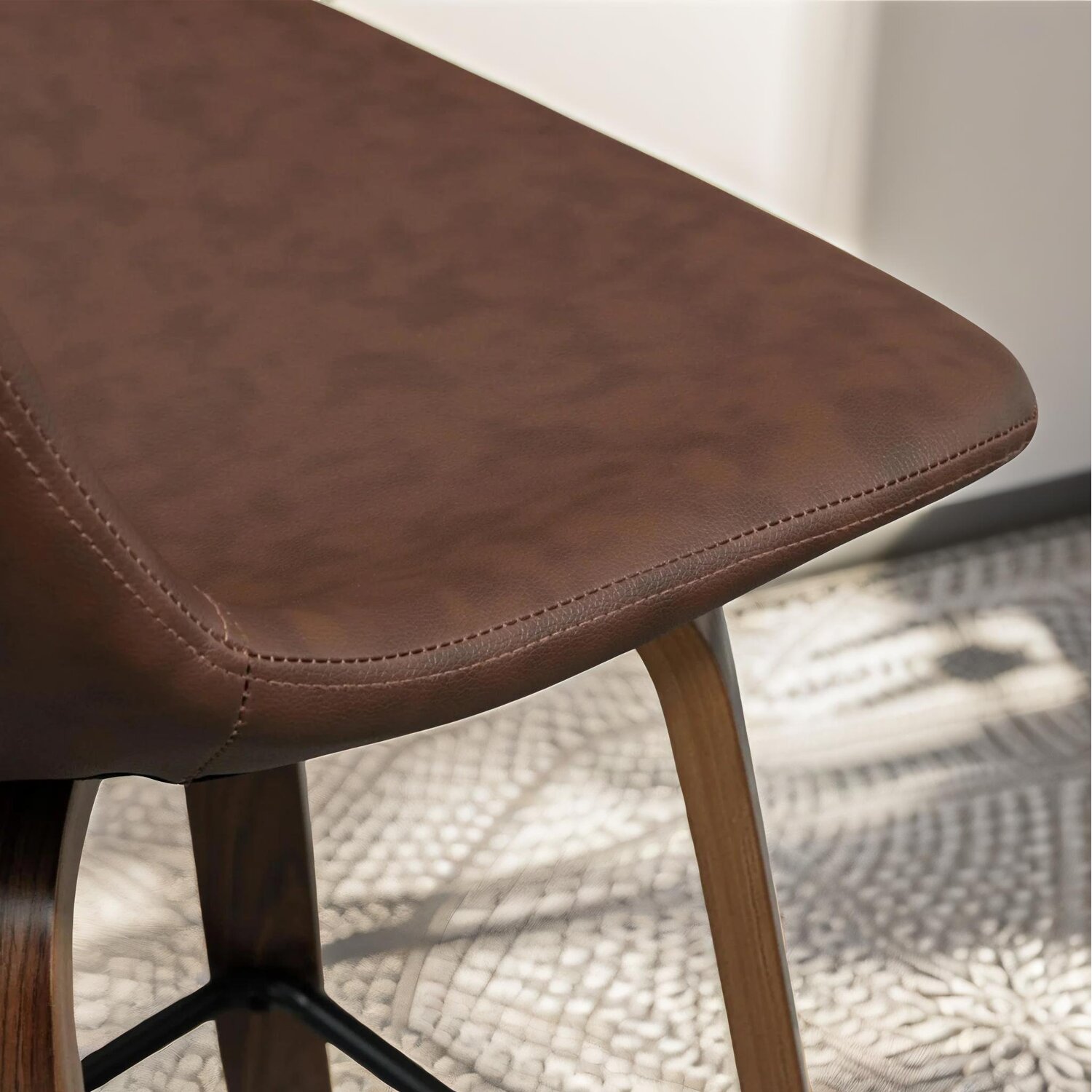 Set of 2 Bar Stools With Wooden Legs