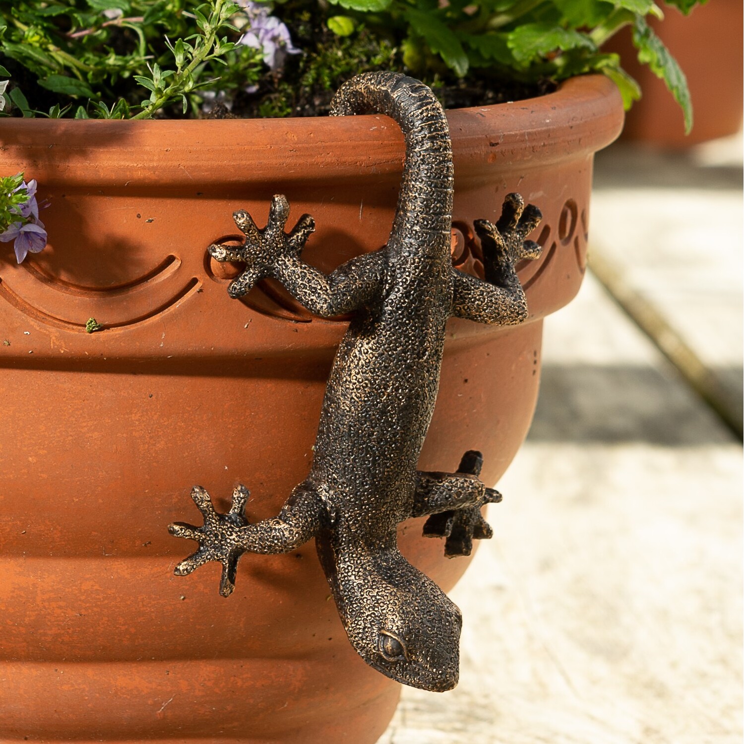 Antique Bronze Coloured Gecko Pot Buddy Plant Pot Hanger