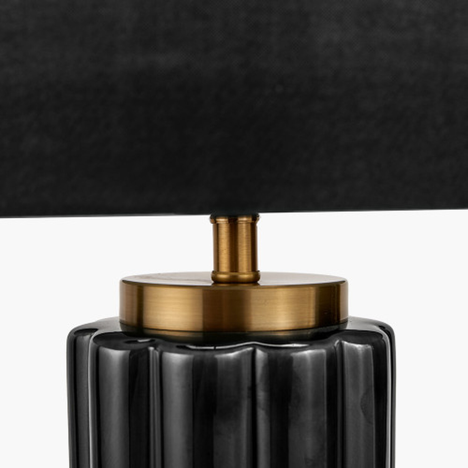 Elegant Scalloped Ceramic Table Lamp