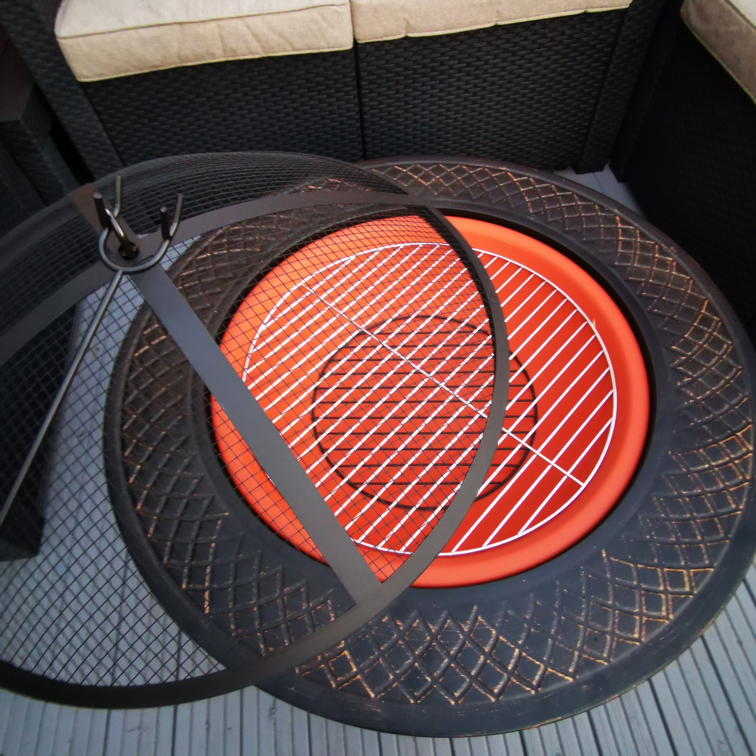 Round Garden Fire Pit BBQ Grill