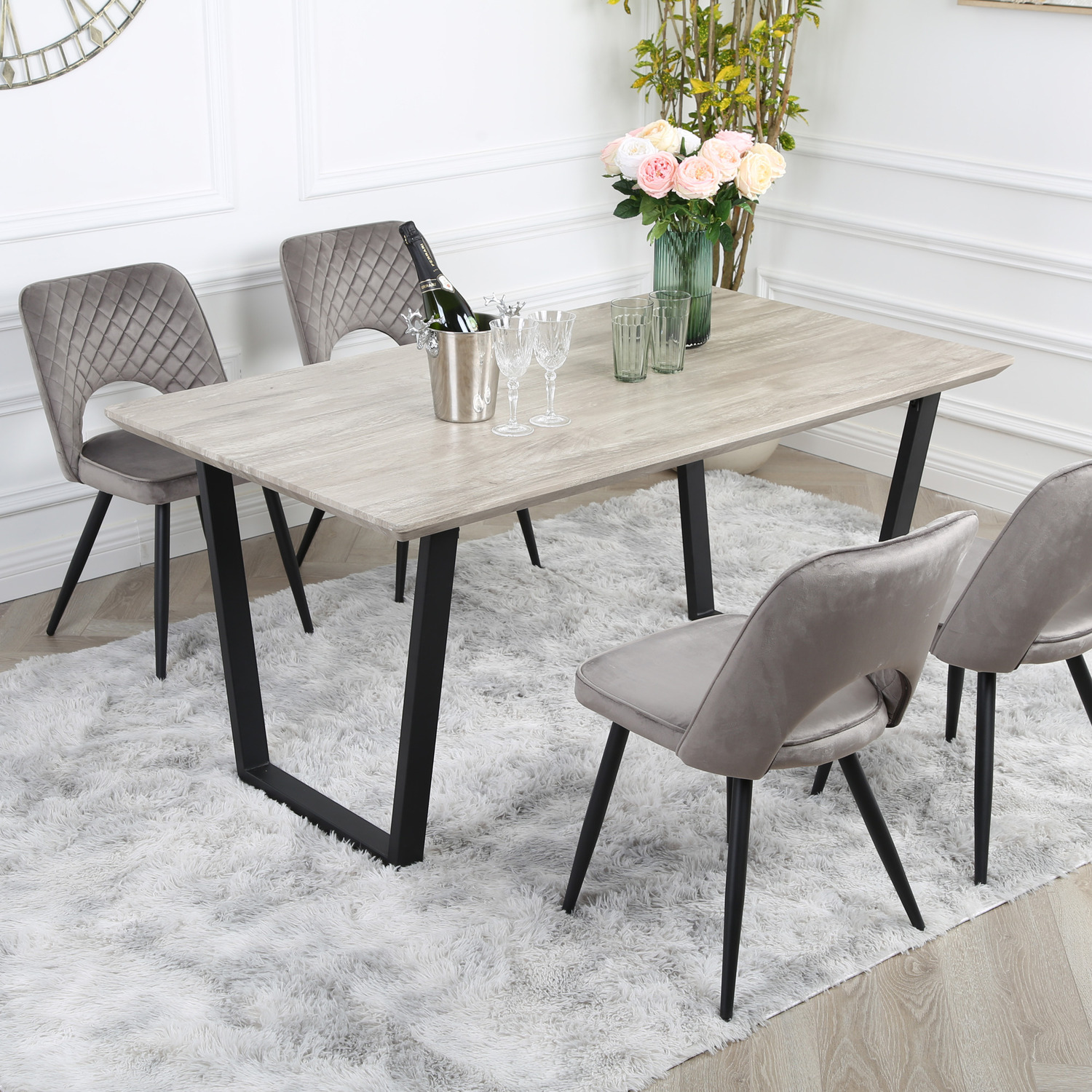 Wood-effect Dining Table Set with 4 Metis Velvet Chairs