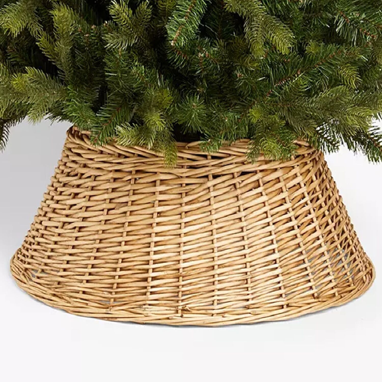 Pine Effect Wicker Tree Skirt 53cm