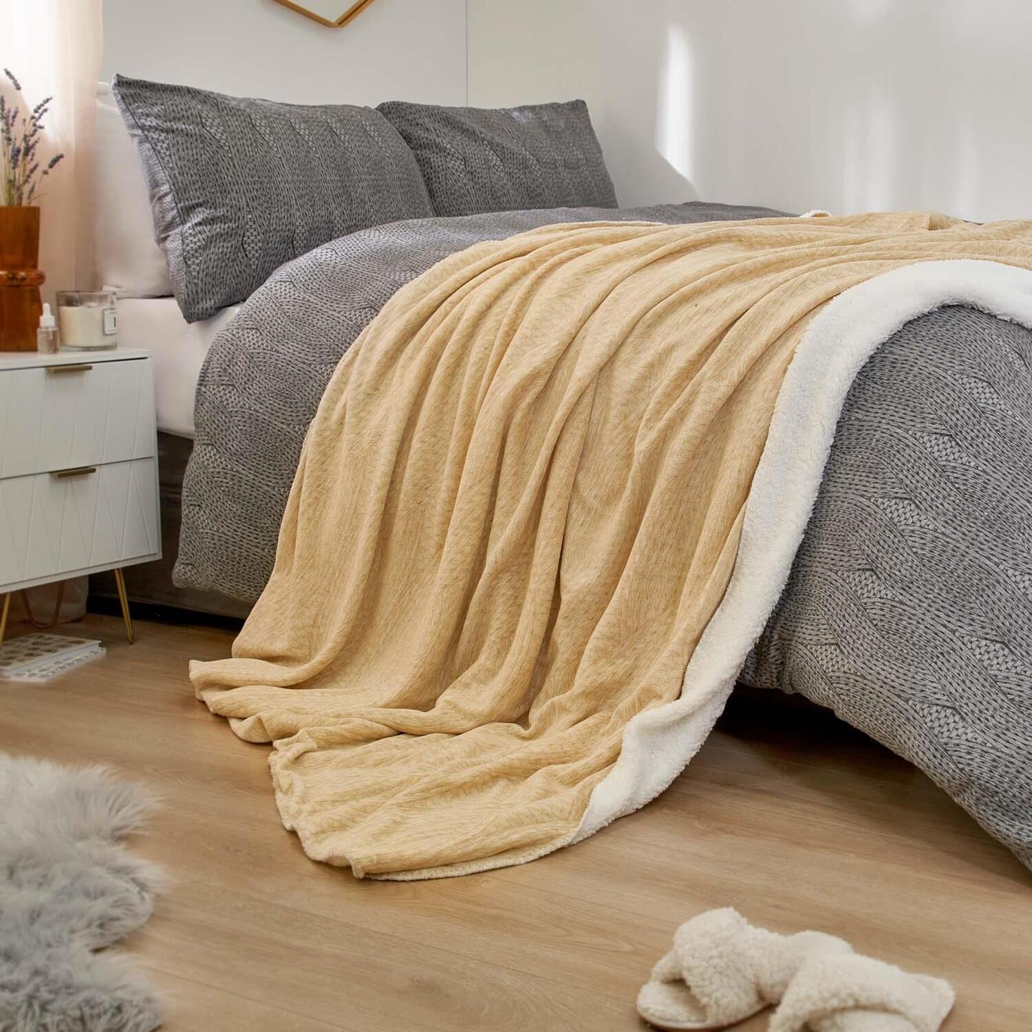 Dreamscene Chunky Knit Print Sherpa Fleece Throw