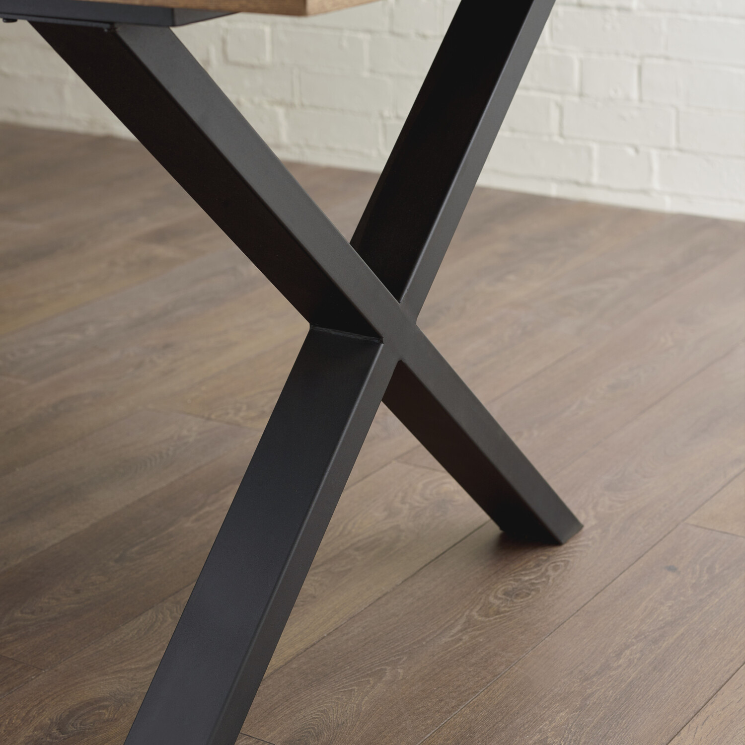Aron dining table