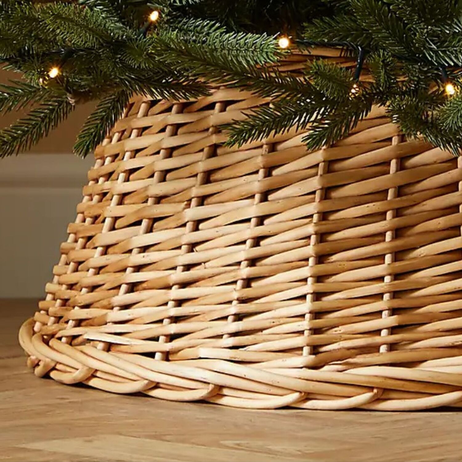 Pine Effect Wicker Tree Skirt 53cm