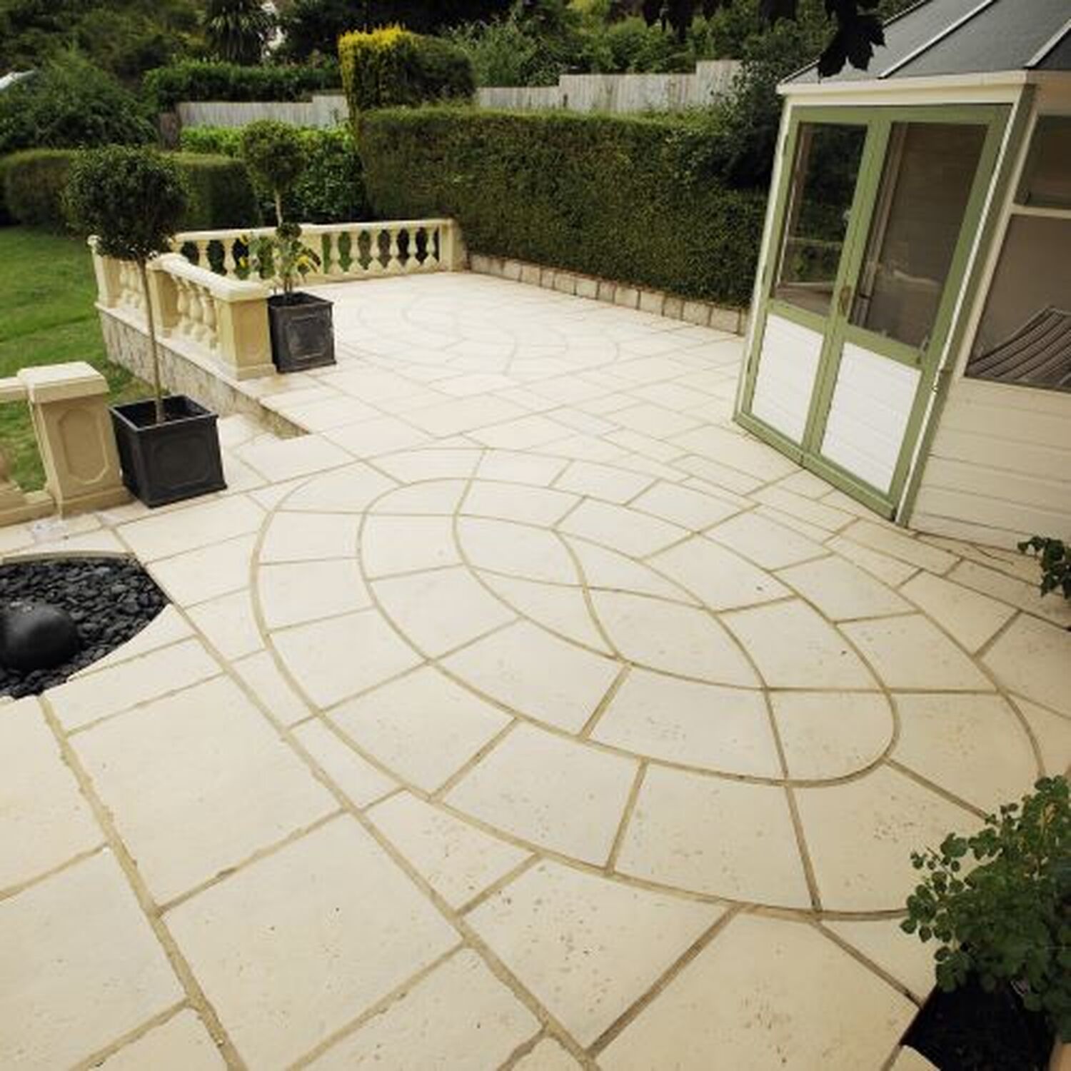 Baroque Oval Paving Kit Limestone