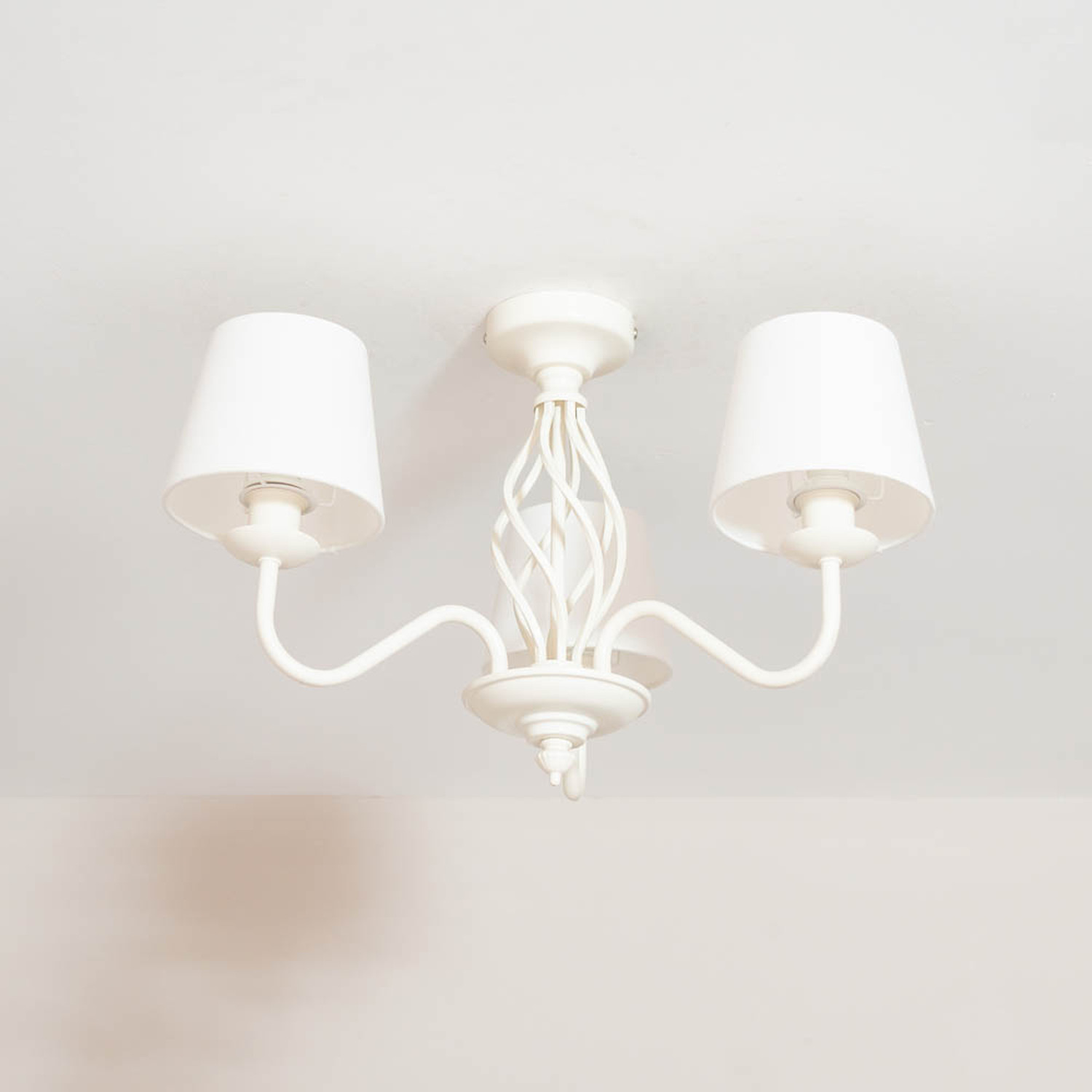 Memphis Traditional Cream 3 Way Ceiling Light
