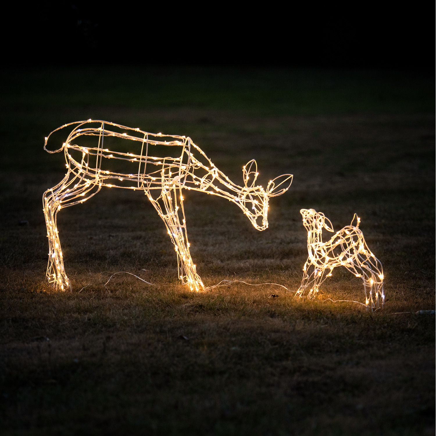 1m White Wire Frame Christmas Mother and Baby Deer with 250 Dual bulb LEDs
