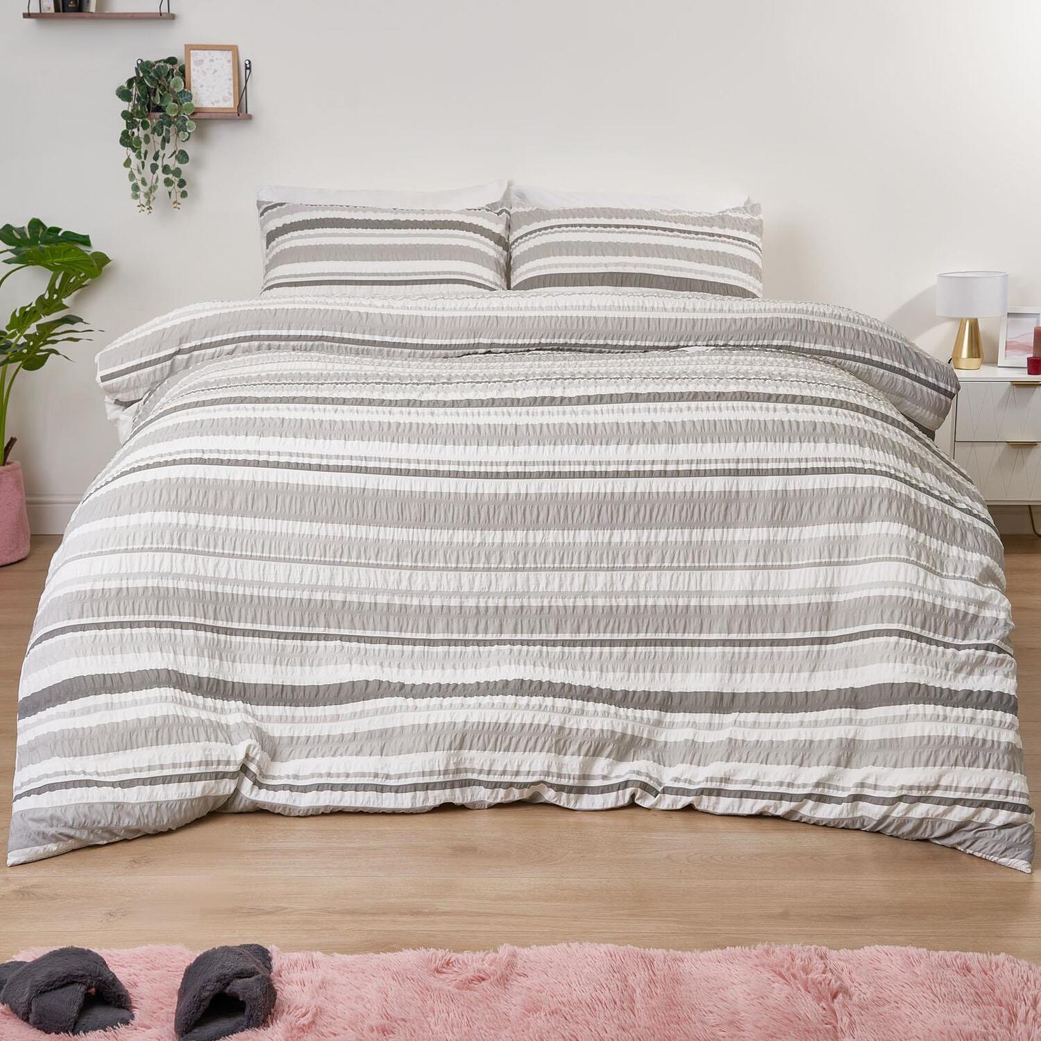 Dreamscene Stripe Print Seersucker Duvet Set