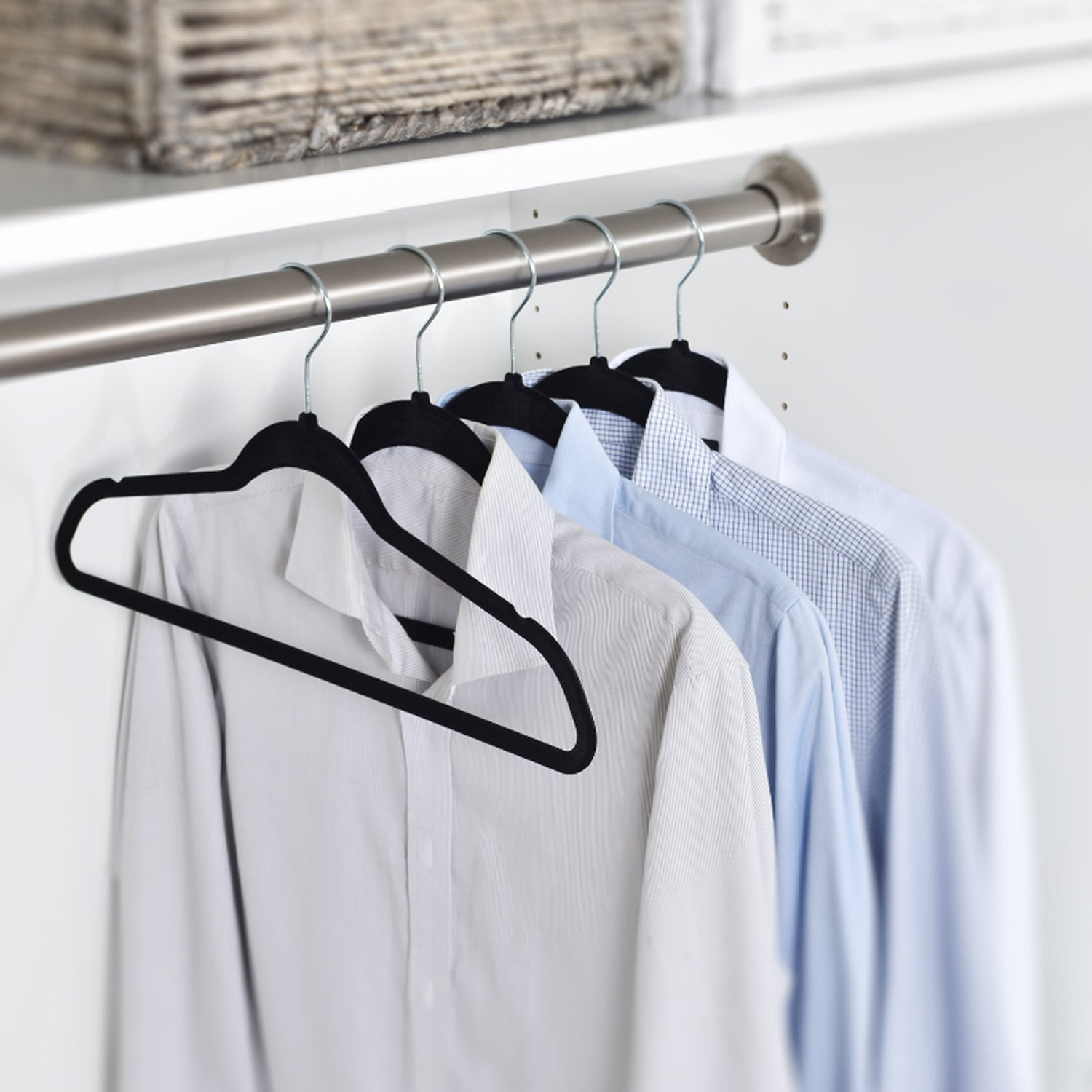 Pack of 100 Velvet Hangers with Non Slip 360 Degree Swivel Hook