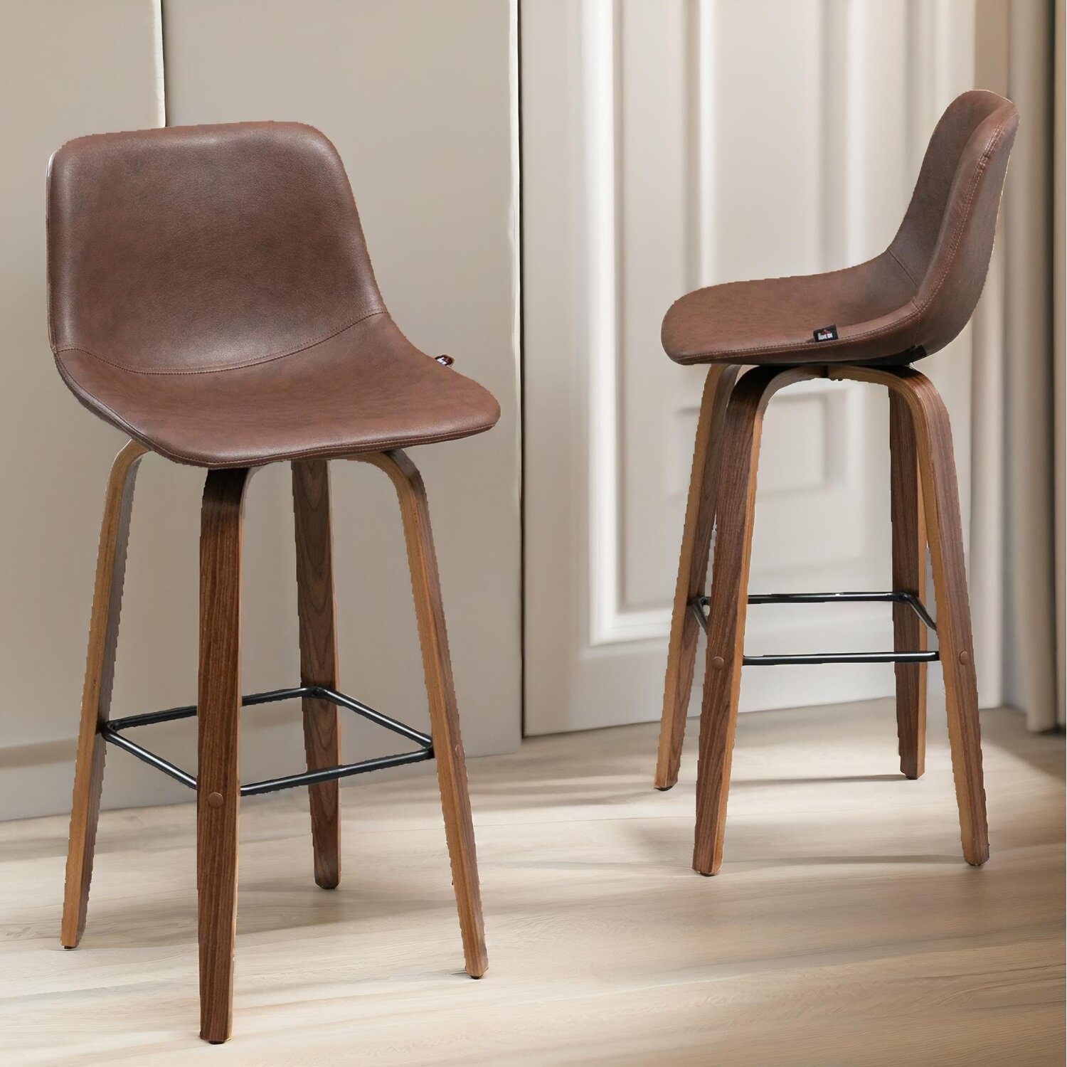 Set of 2 Bar Stools With Wooden Legs